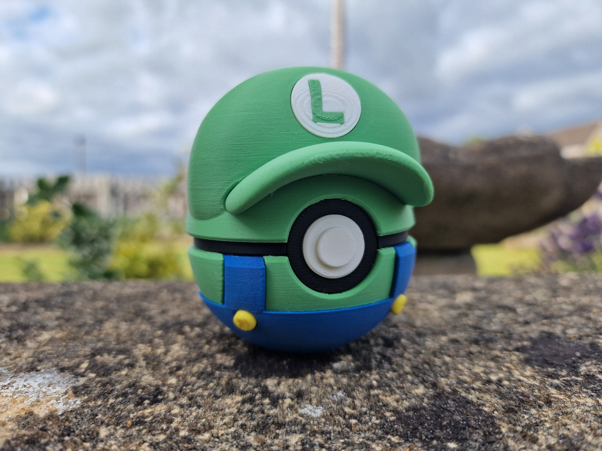 Luigi Pokeball Collector’s Edition | Pokeball Fan Art ...